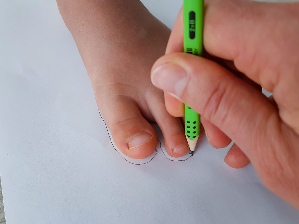 A guide for measuring feet and barefoot shoes | Barefoot Universe